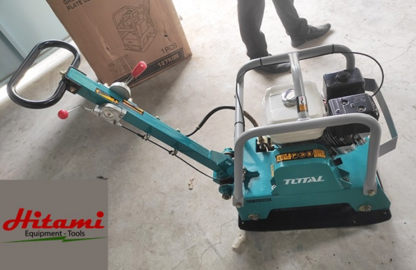 Máy đầm nén bê tông dùng xăng Total TP7125-1